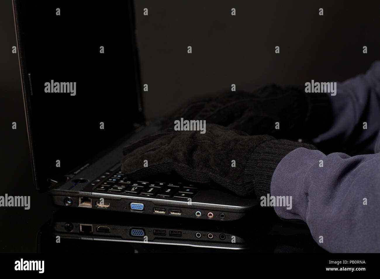 Hacking programmer hi-res stock photography and images - Alamy