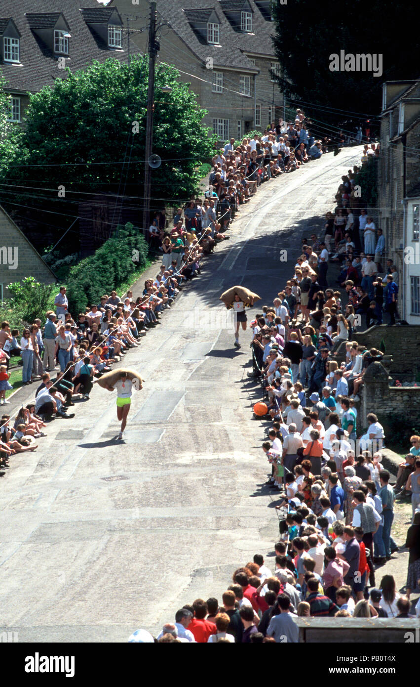 Tetbury woolsack race old hi-res stock photography and images - Alamy