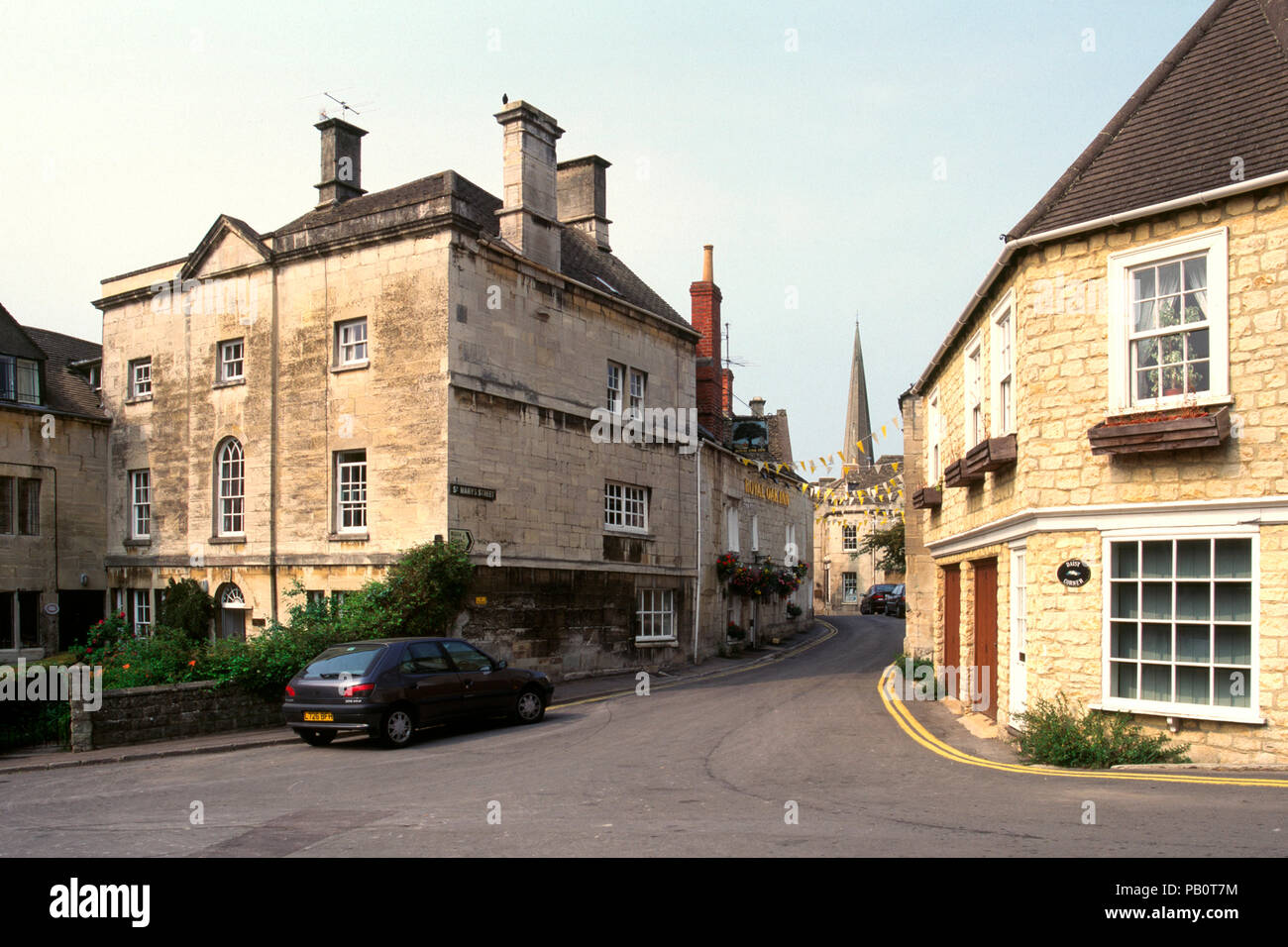 July 1995: Street scene, Painswick, Gloucestershire, Cotswolds, England ...