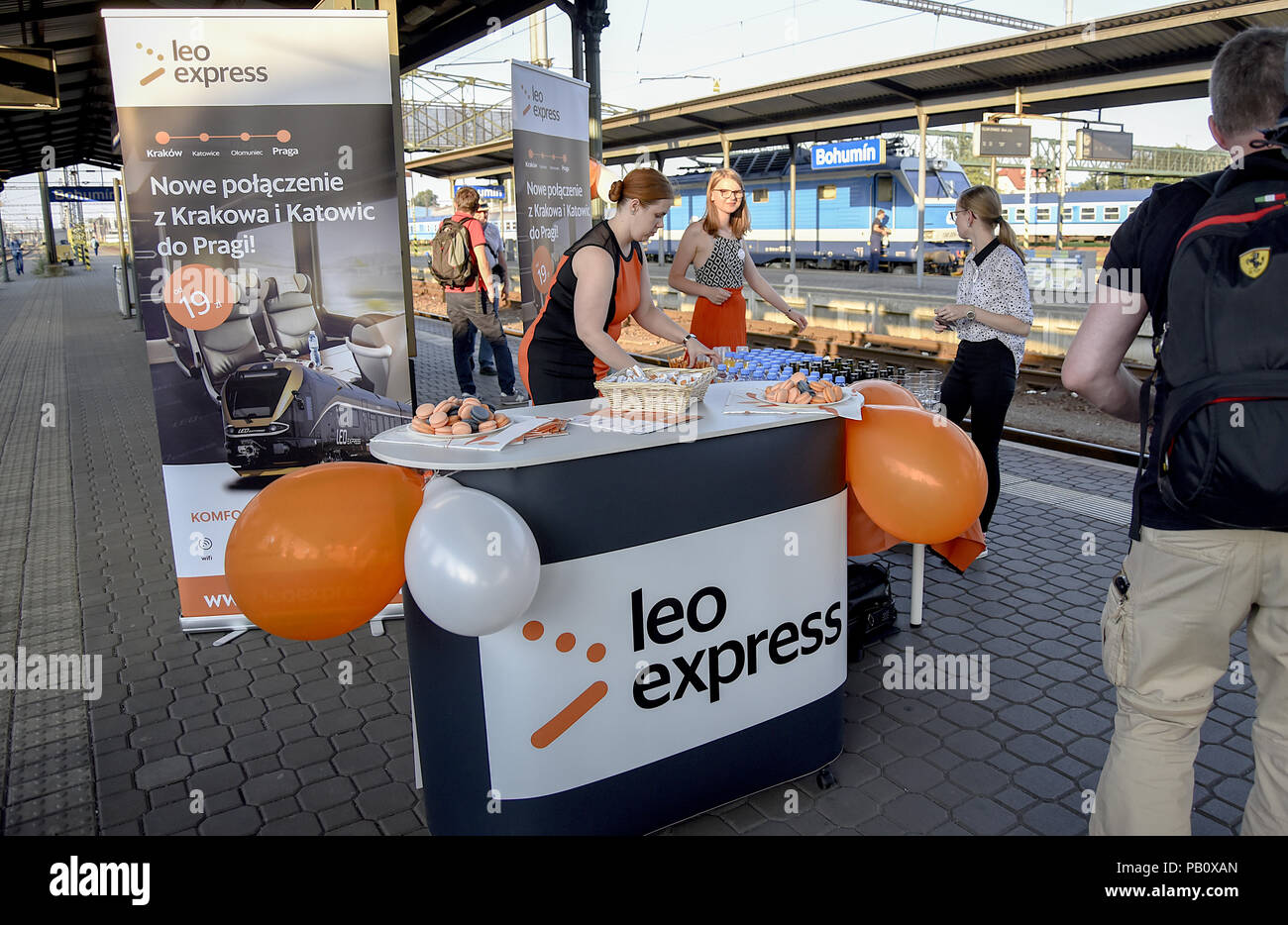 Leo express bus hi-res stock photography and images - Alamy