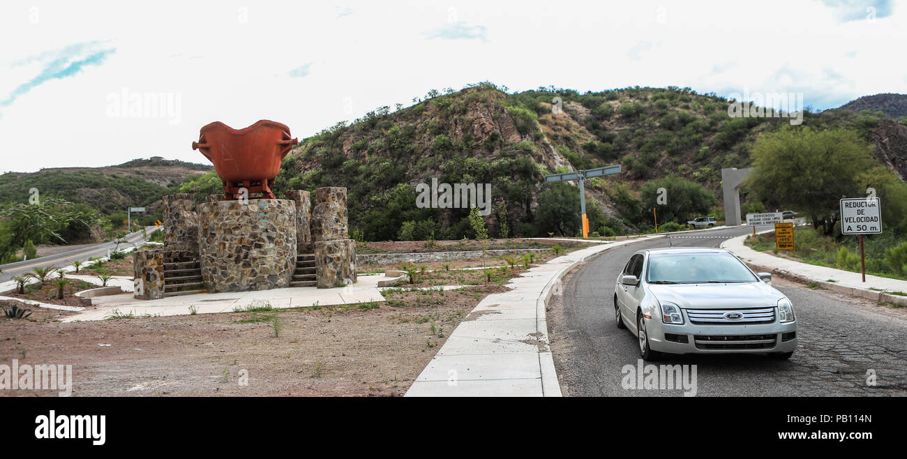 entrada al pueblo de Nacozari de Garcia. Aspectos del municipio de ...