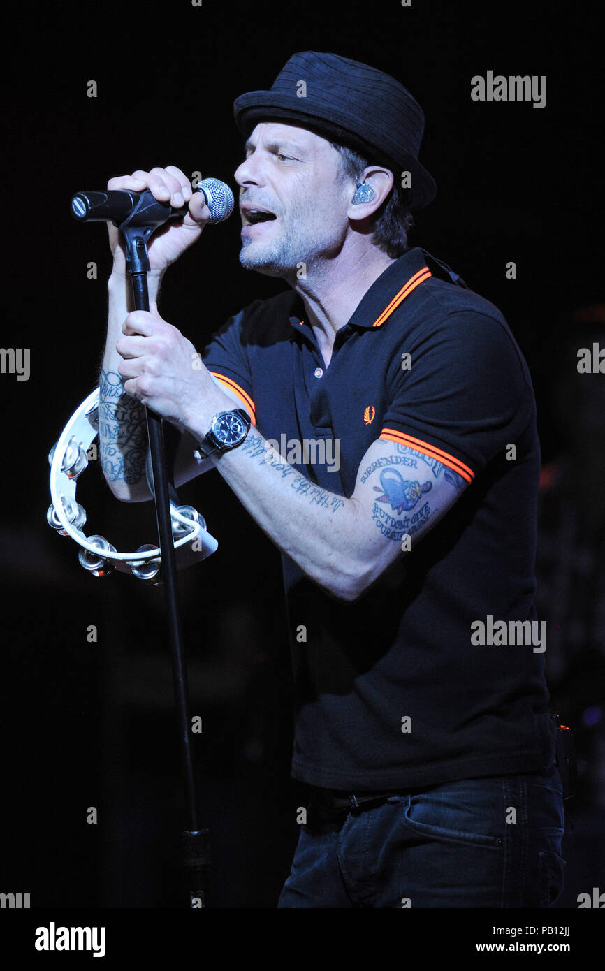 Robin Wilson Stock Photos & Robin Wilson Stock Images - Alamy