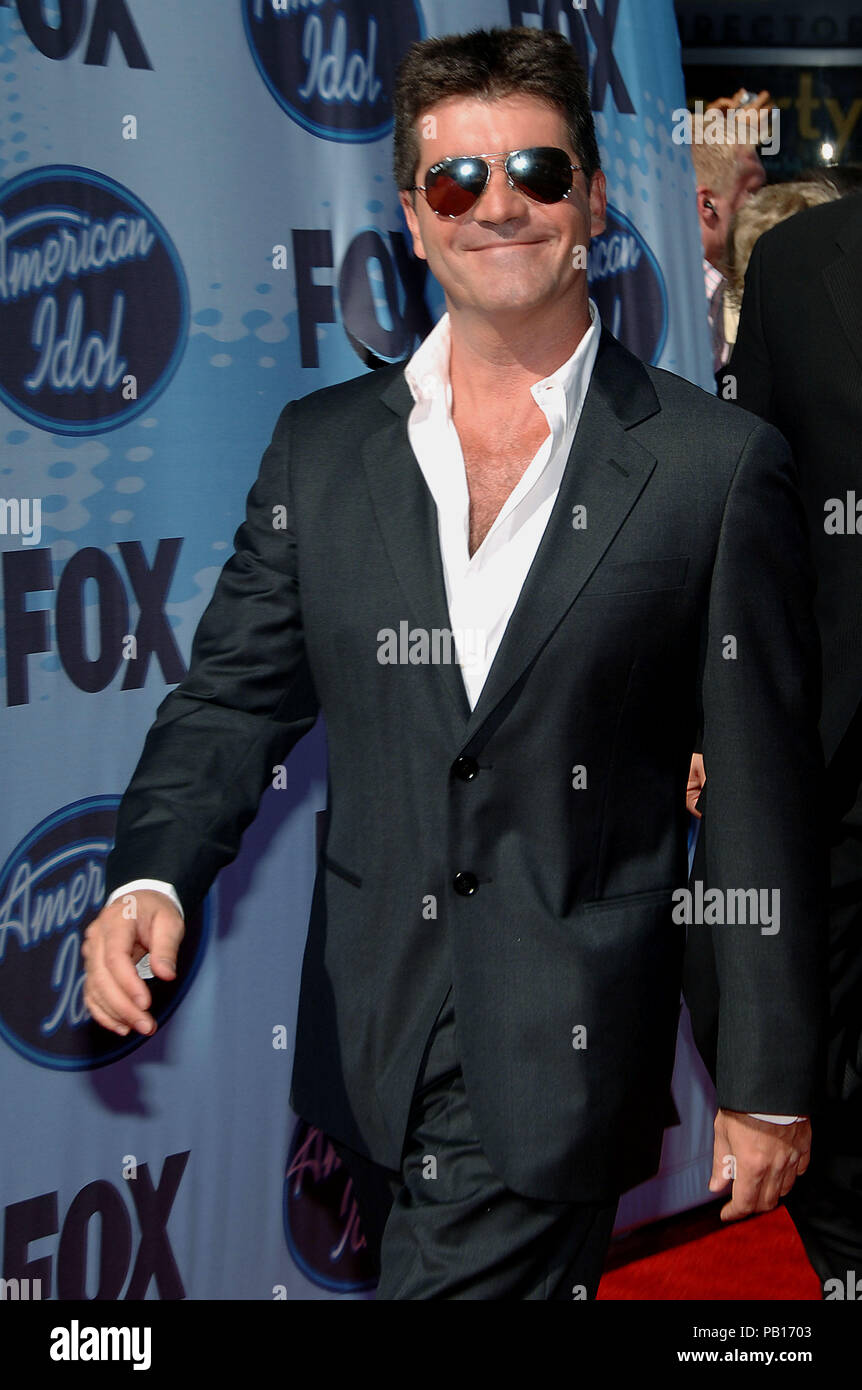 Simon Cowell arriving at the Kodak Theatre In Los Angeles. May 24, 2006 ...