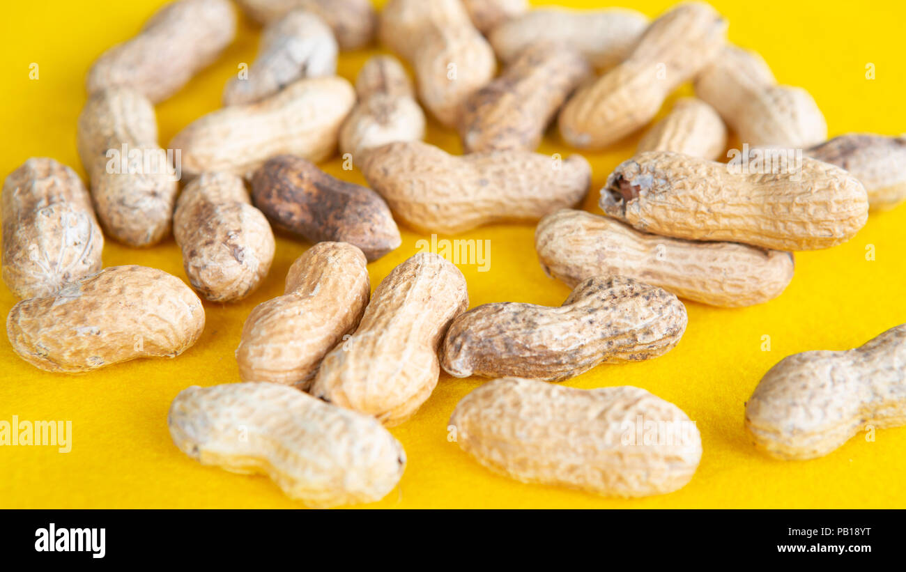 Group of peanuts hi-res stock photography and images - Alamy