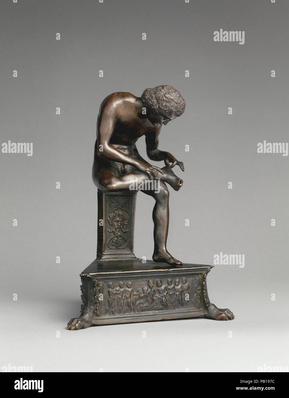 Spinario boy with thorn in foot hi-res stock photography and images - Alamy