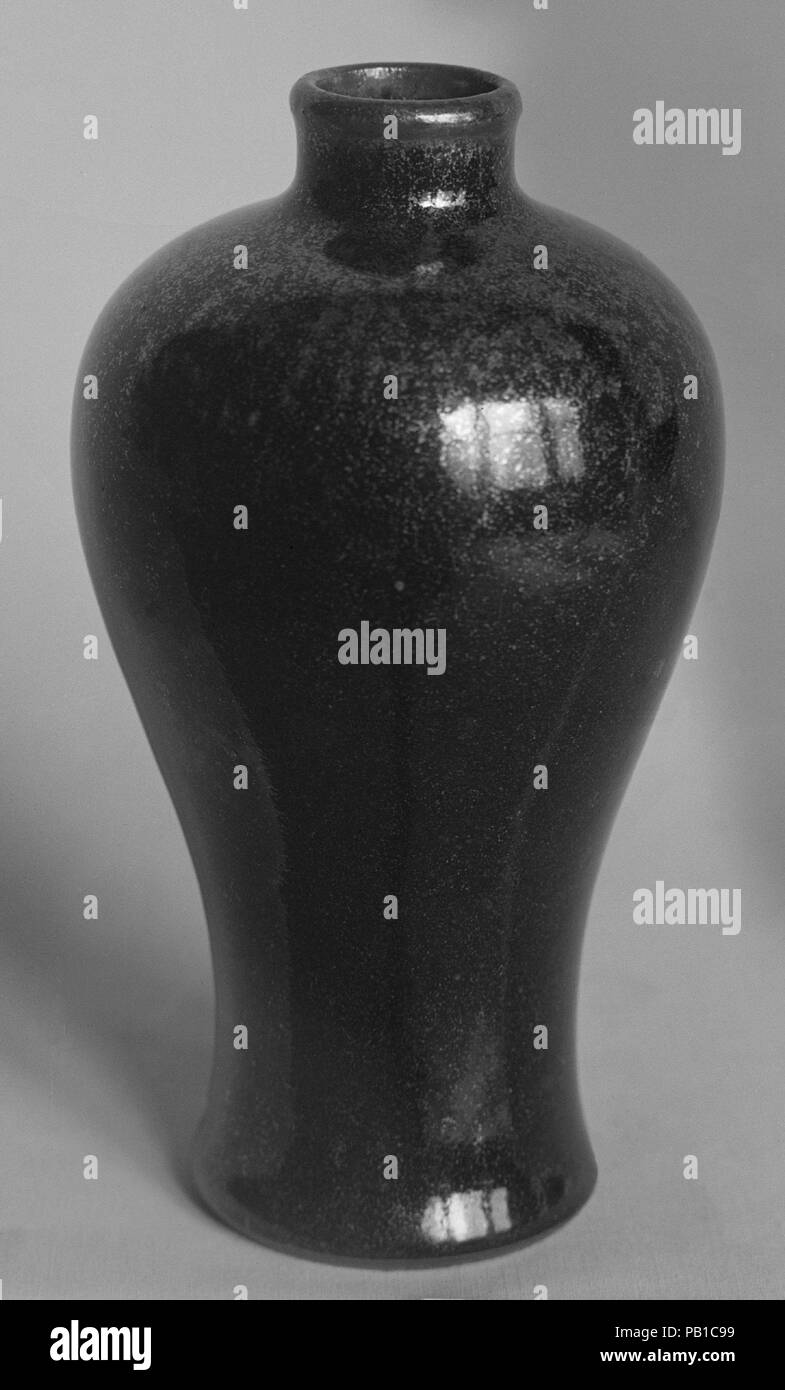 Prunus vase. Culture: China. Dimensions: H. 6 3/4 in. (17.1 cm). Museum ...