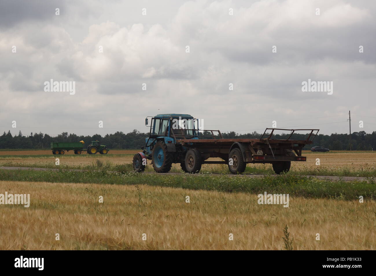 Hay tractors hi-res stock photography and images - Alamy
