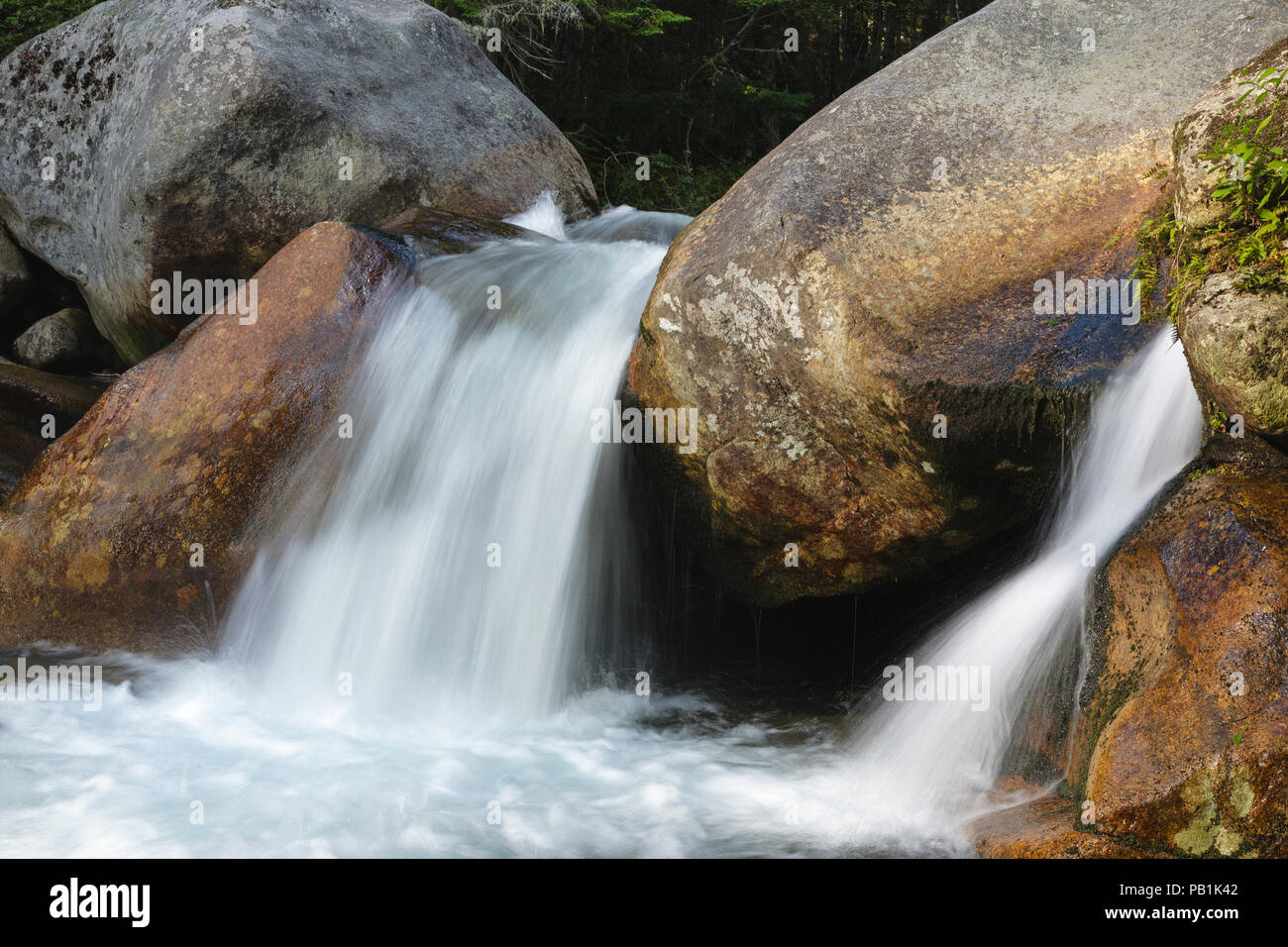 New england roadside waterfalls hi-res stock photography and images - Alamy