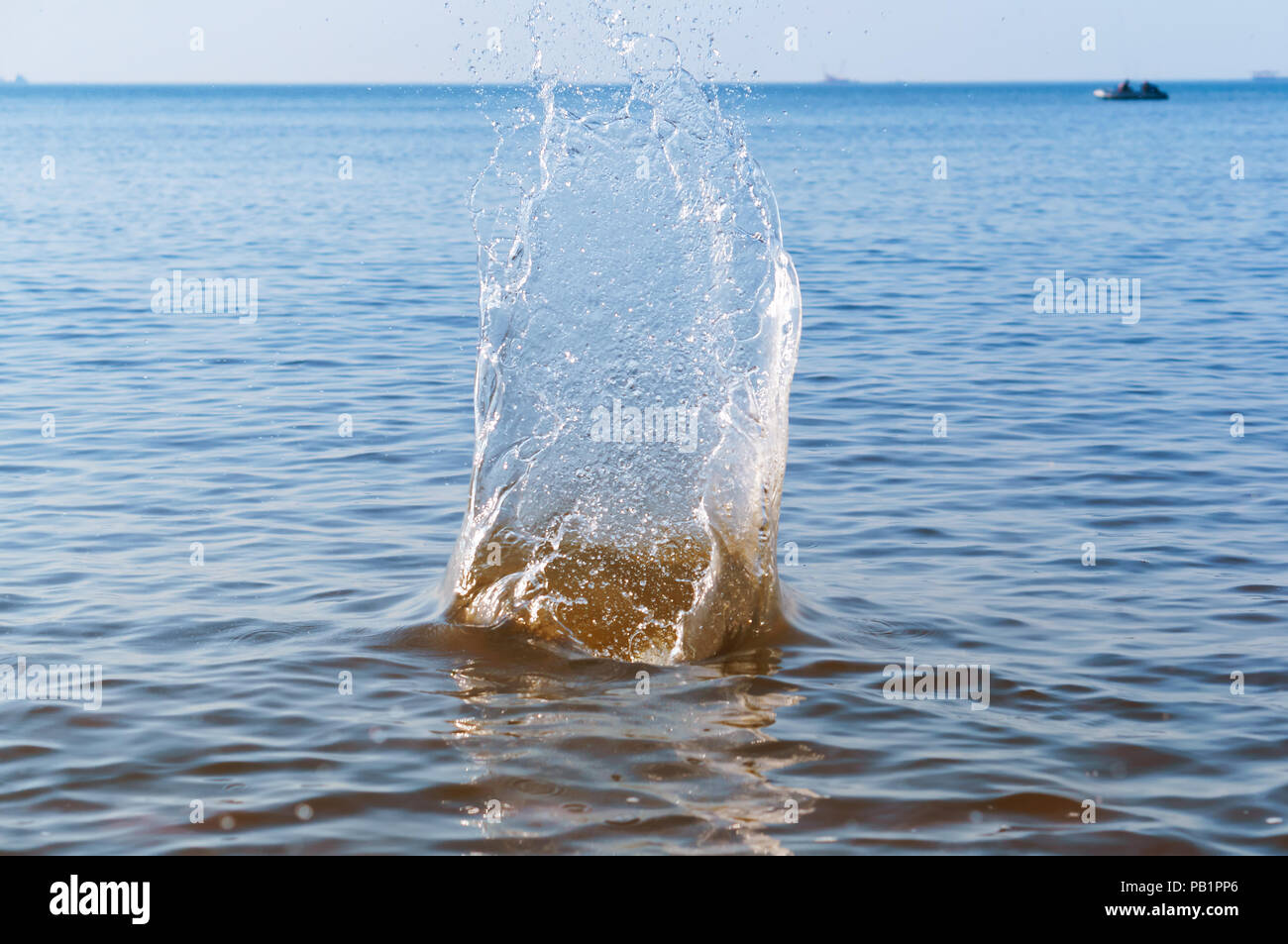 a splash of water, the explosion of the sea surface, flash water Stock ...