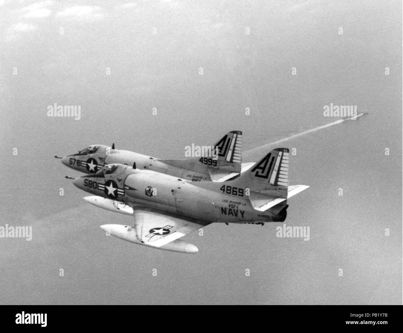 Uss shangri la hi-res stock photography and images - Alamy