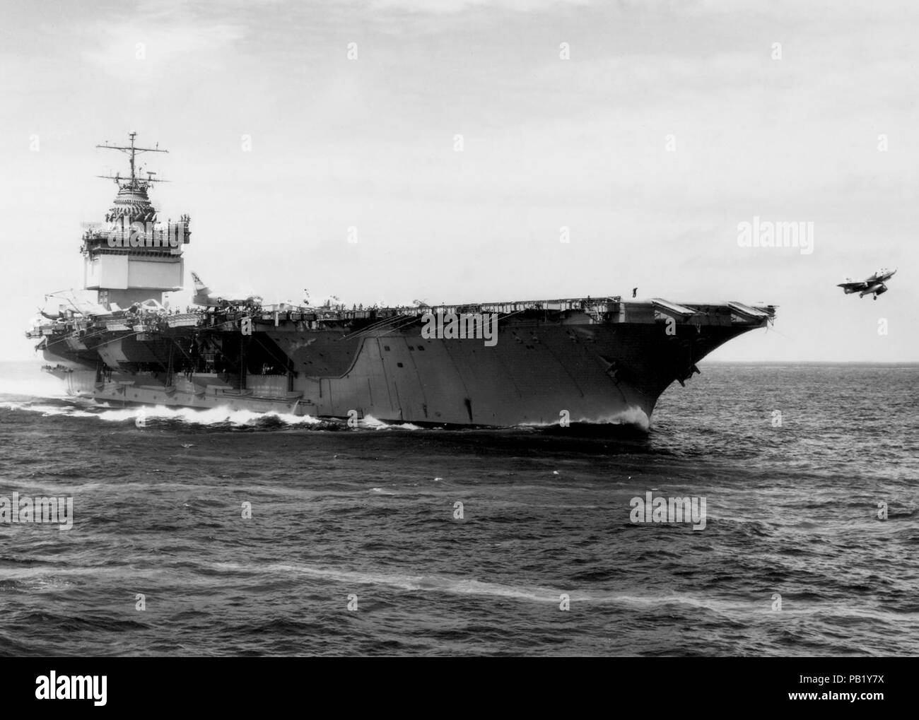 Uss enterprise cvan 65 hi-res stock photography and images - Alamy