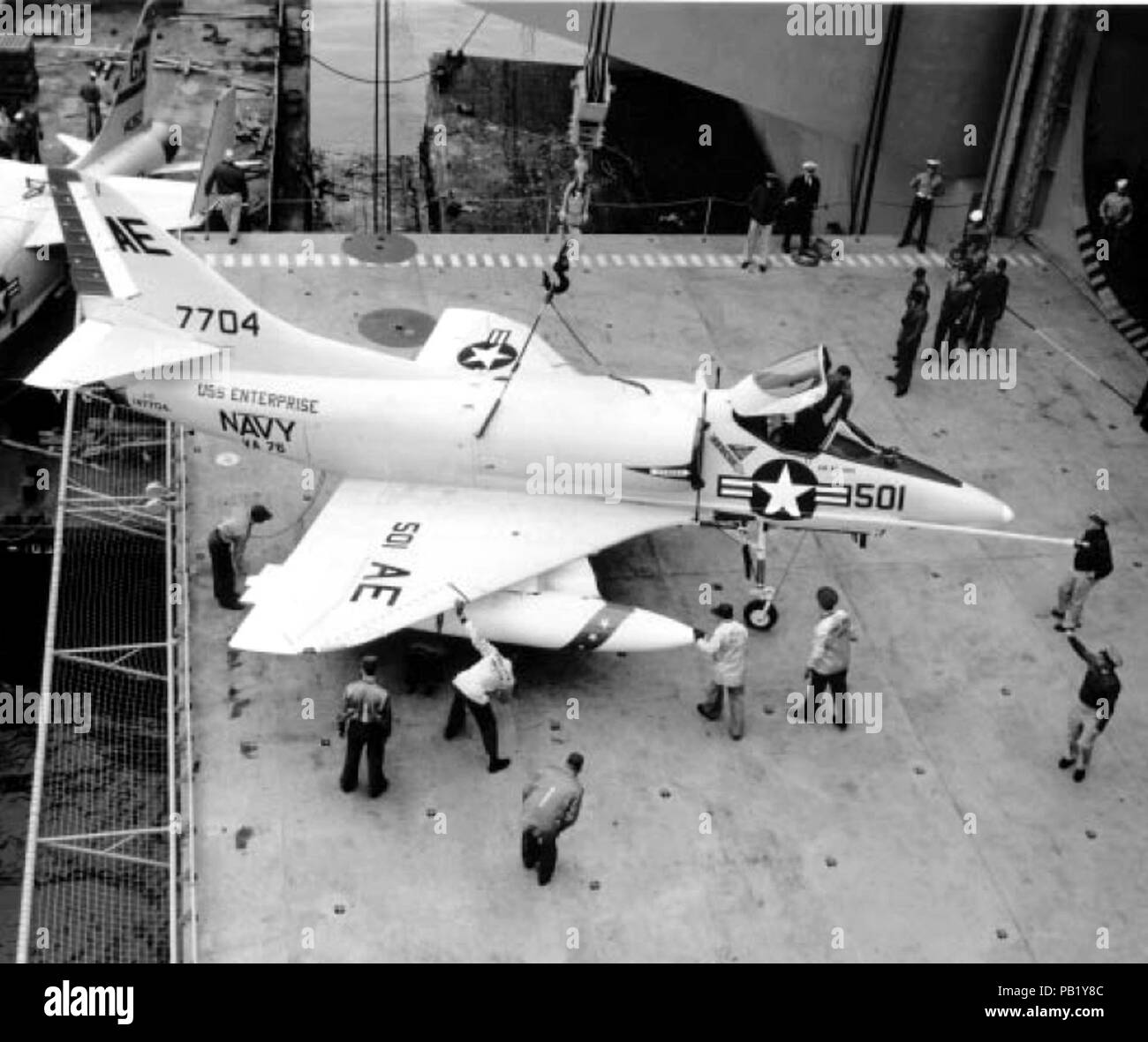 Uss enterprise cvan 65 hi-res stock photography and images - Alamy