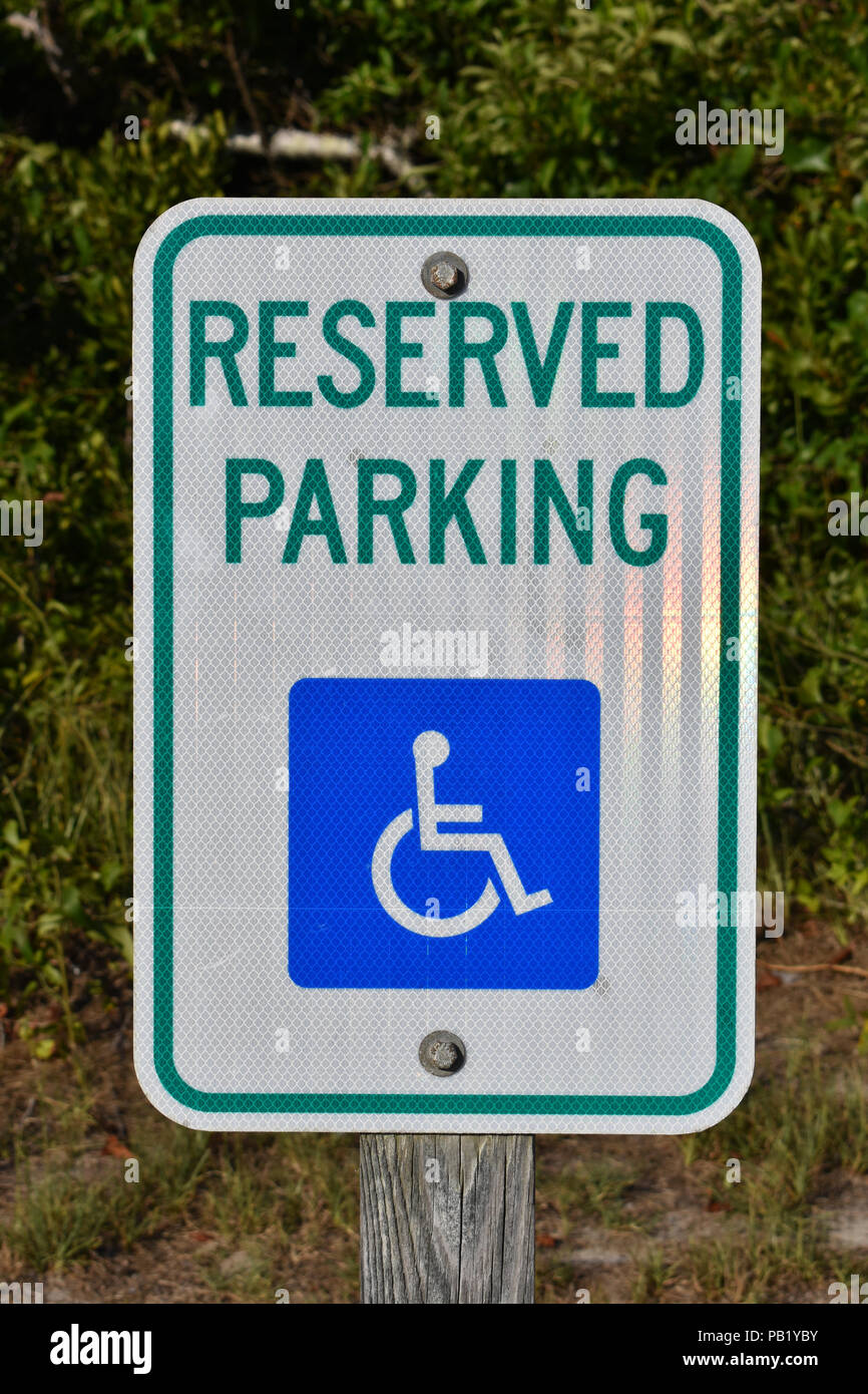 Reserved parking sign hi-res stock photography and images - Alamy