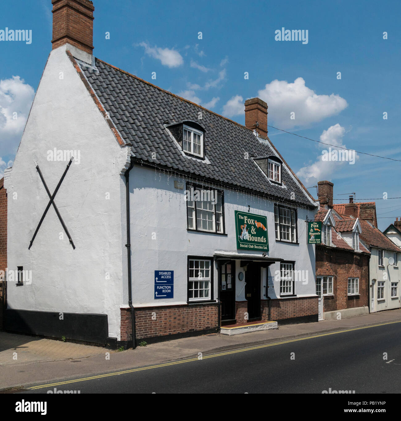 The fox and hounds public house hi-res stock photography and images - Alamy