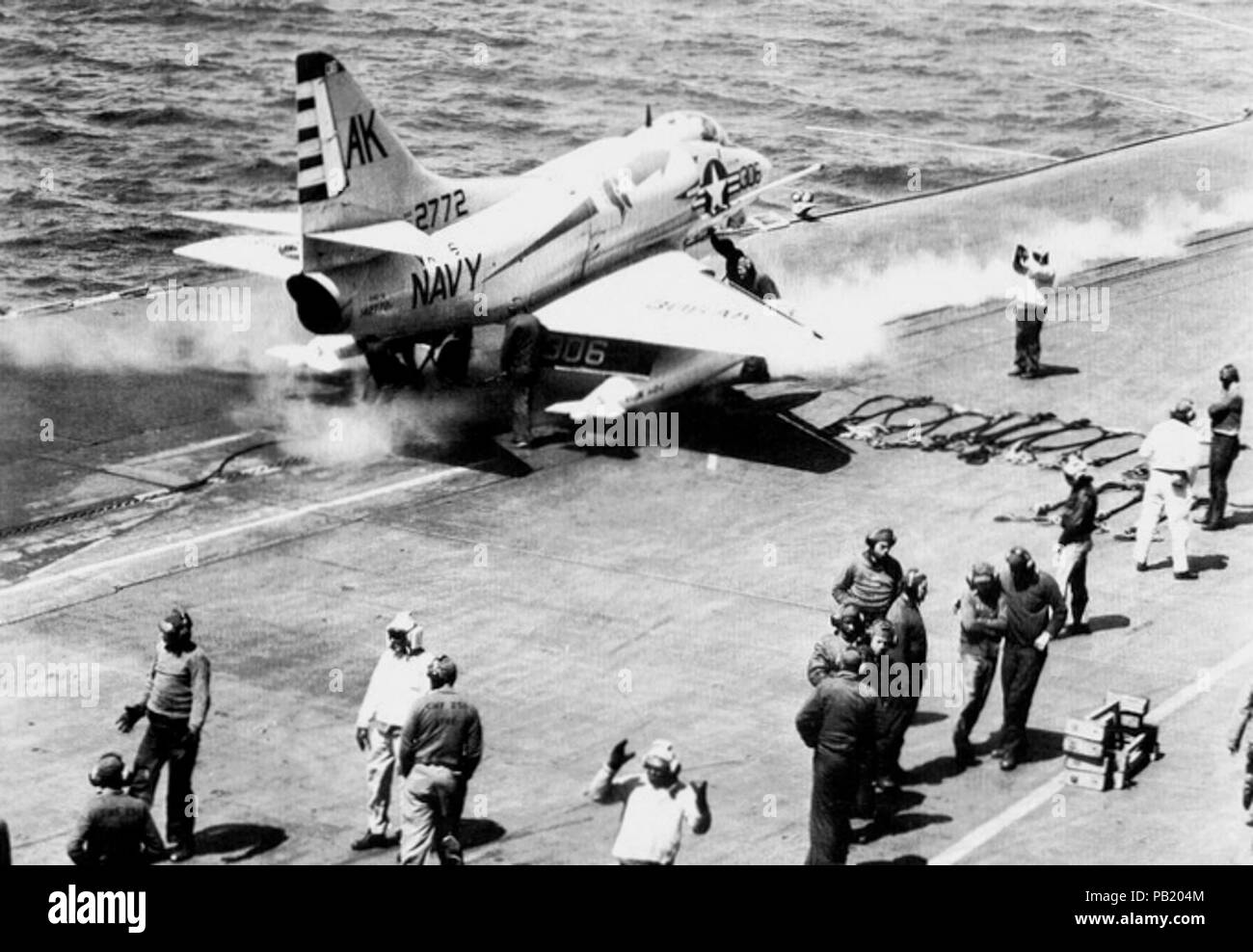 Uss shangri la hi-res stock photography and images - Alamy