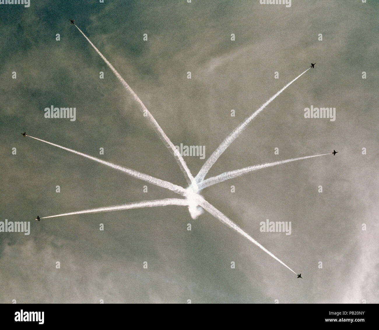 Bomb burst hi-res stock photography and images - Alamy