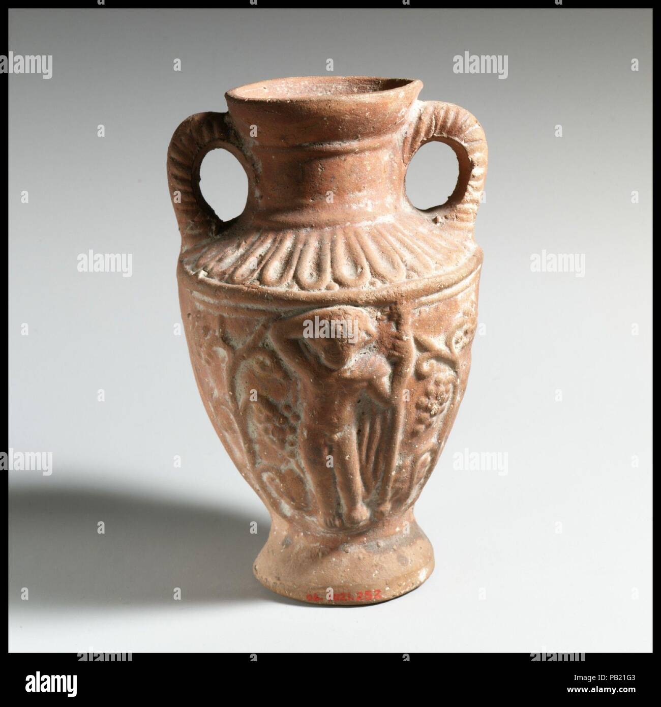 Roman pottery jar hi-res stock photography and images - Alamy