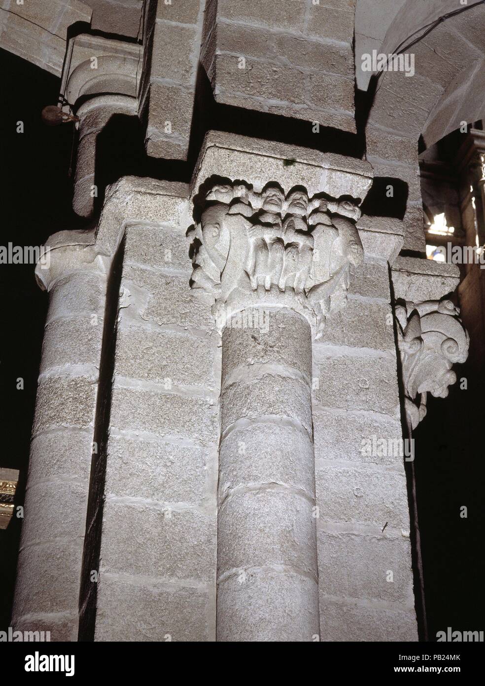 CAPITEL ROMANICO DE LA CATEDRAL DE TUY. Location: CATEDRAL, TUY ...