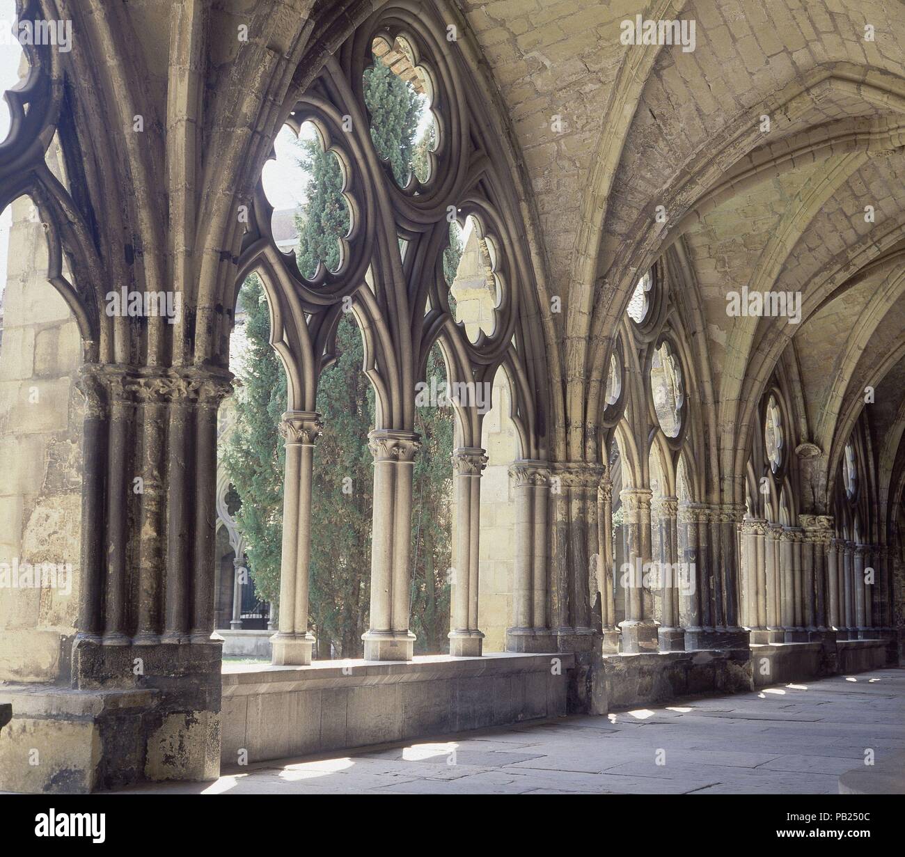 Catedral de santa maría de bayona hi-res stock photography and images ...