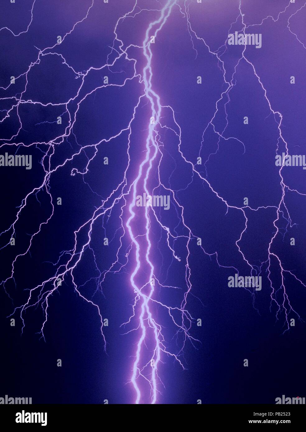 Rayos de tormenta hi-res stock photography and images - Alamy