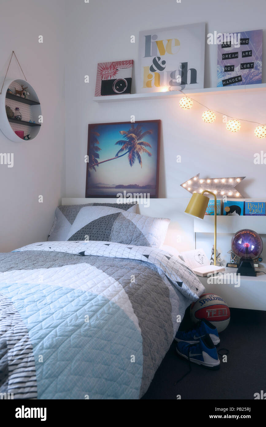 Simple Single Bedroom Ideas Small Bedroom Decoration Ideas On A Budget