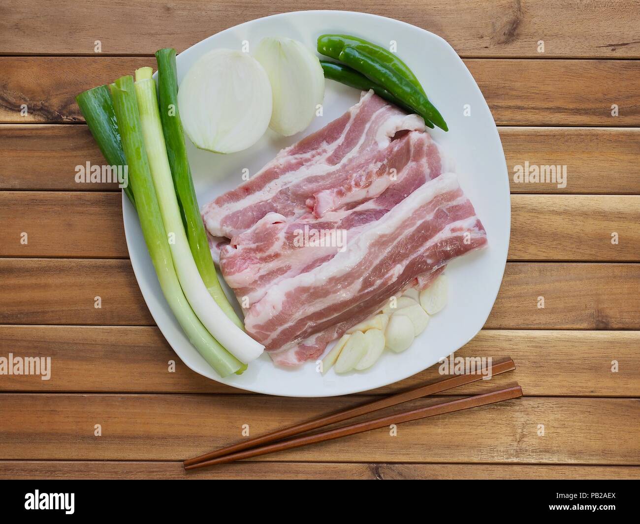 Korean food pork belly and vegetables, Samgyeopsal Stock Photo - Alamy