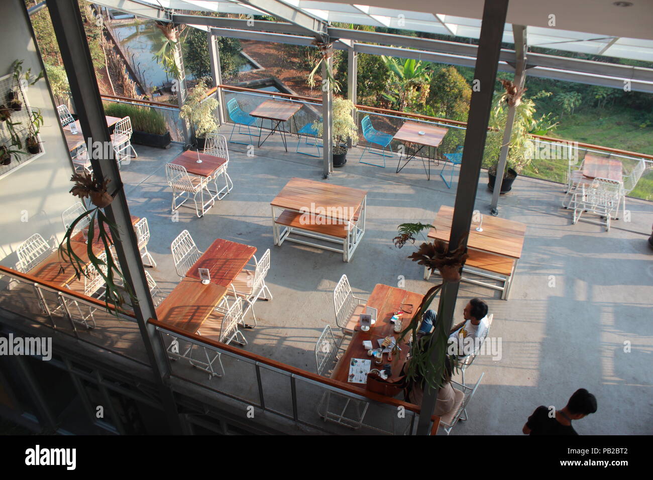 the road is not always look so busy, we can also find an empty road ...