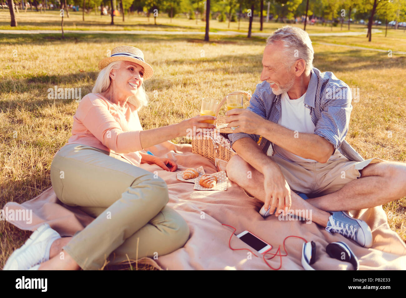 Mature couple dating hi-res stock photography and images - Alamy