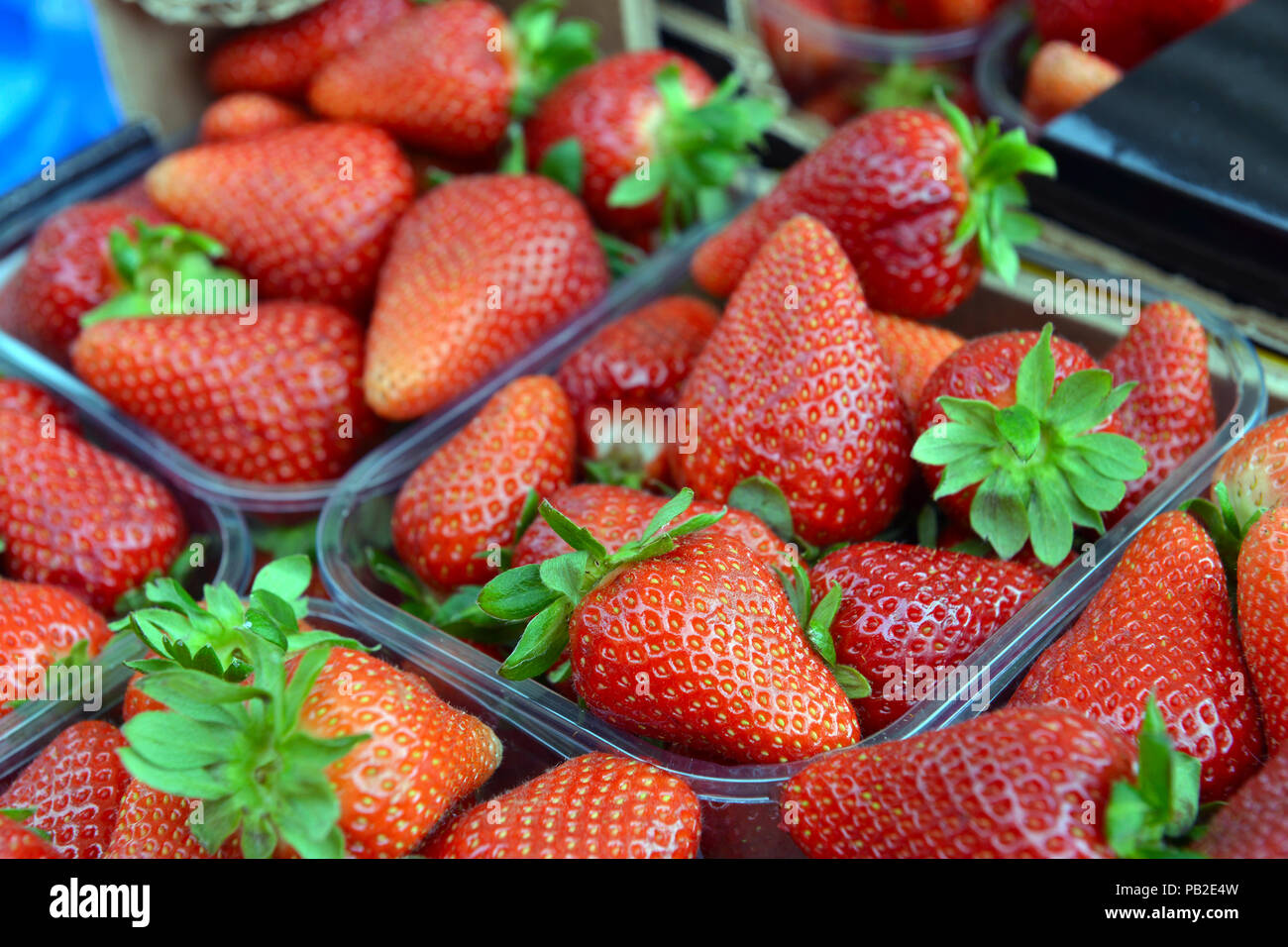 Strawberries in a box hi-res stock photography and images - Alamy