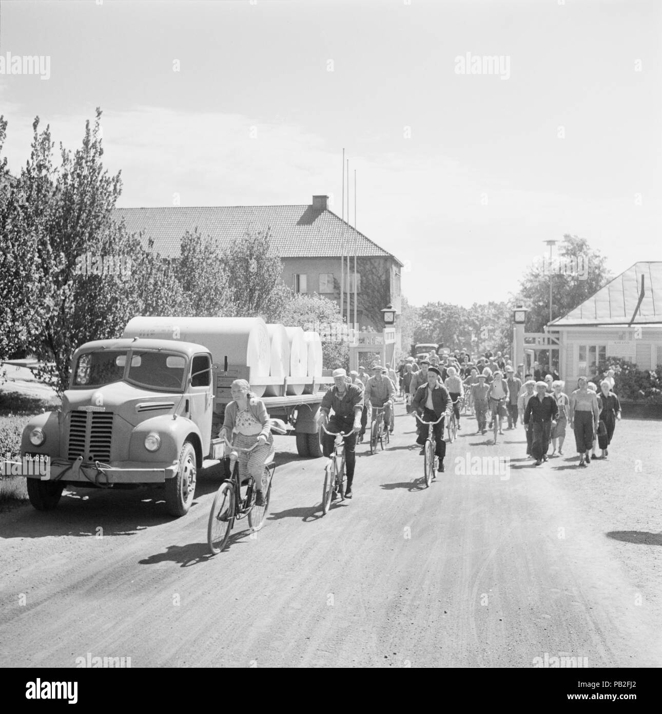 1950s cycling hi-res stock photography and images - Alamy