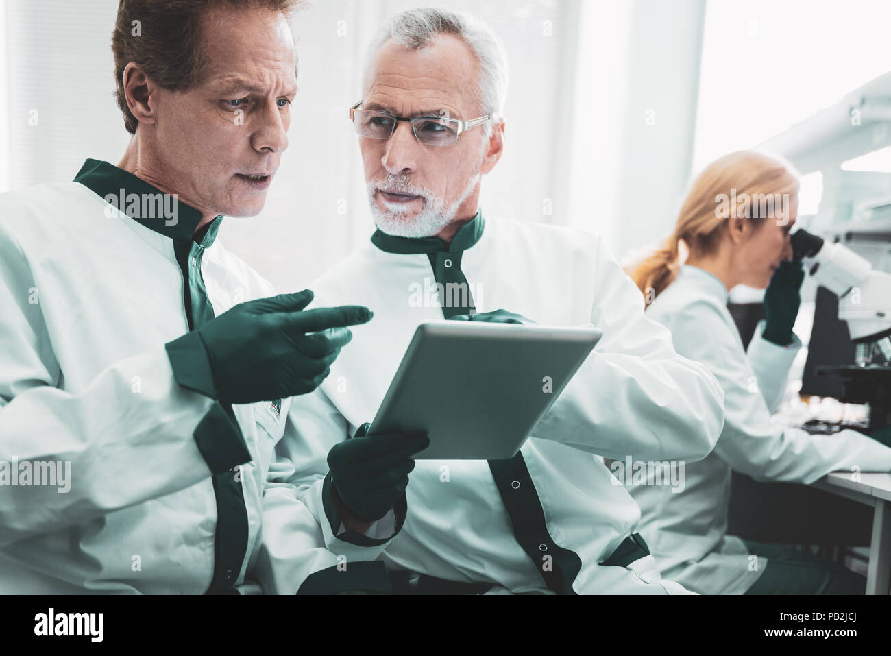 Biotechnologist hi-res stock photography and images - Alamy