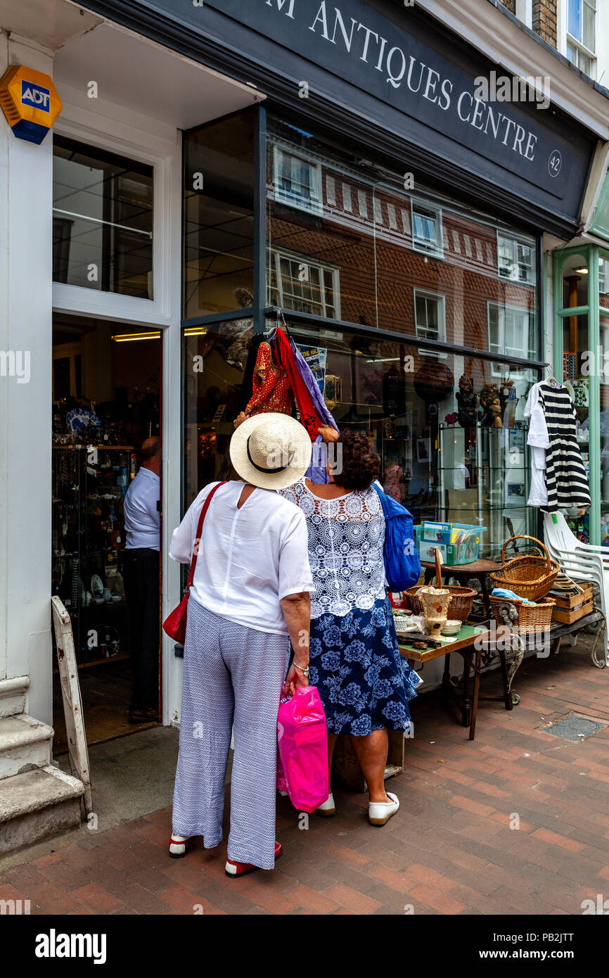 English shopping hi-res stock photography and images - Alamy