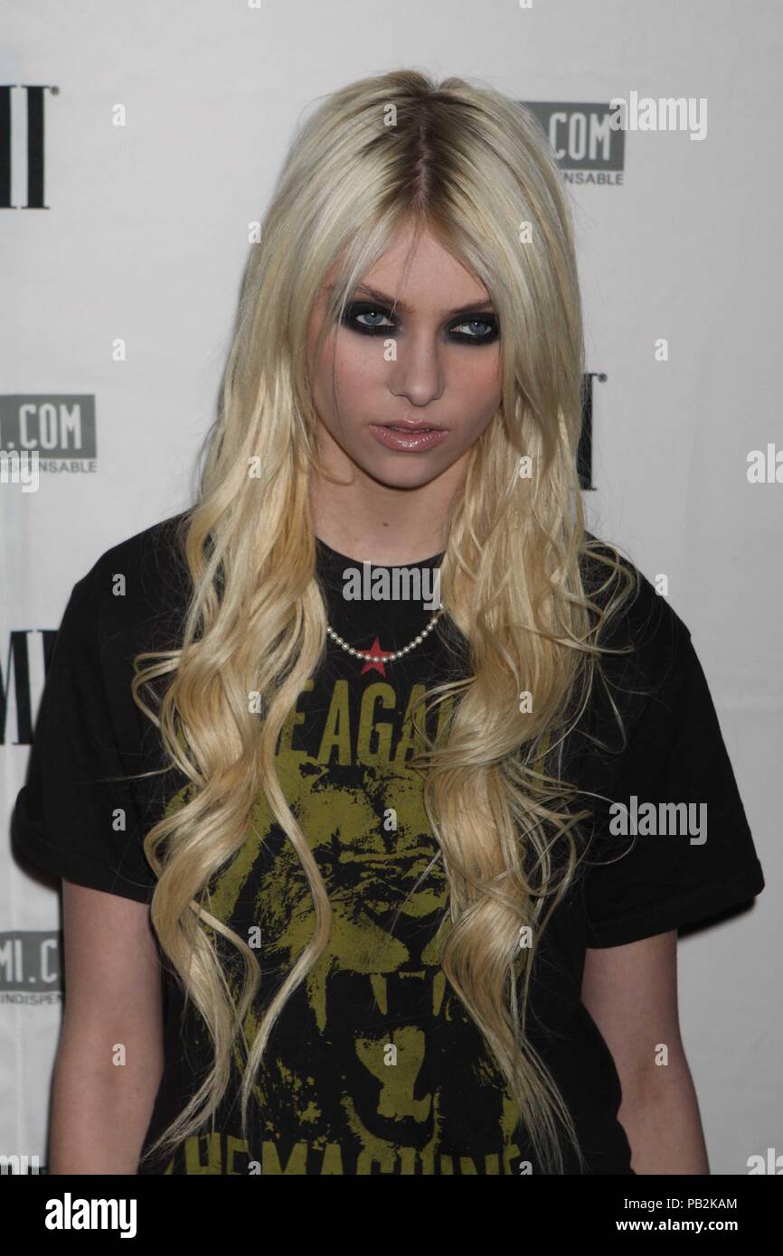 TAYLOR MOMSEN 2010 Photo By John Barrett/PHOTOlink.net Stock Photo - Alamy