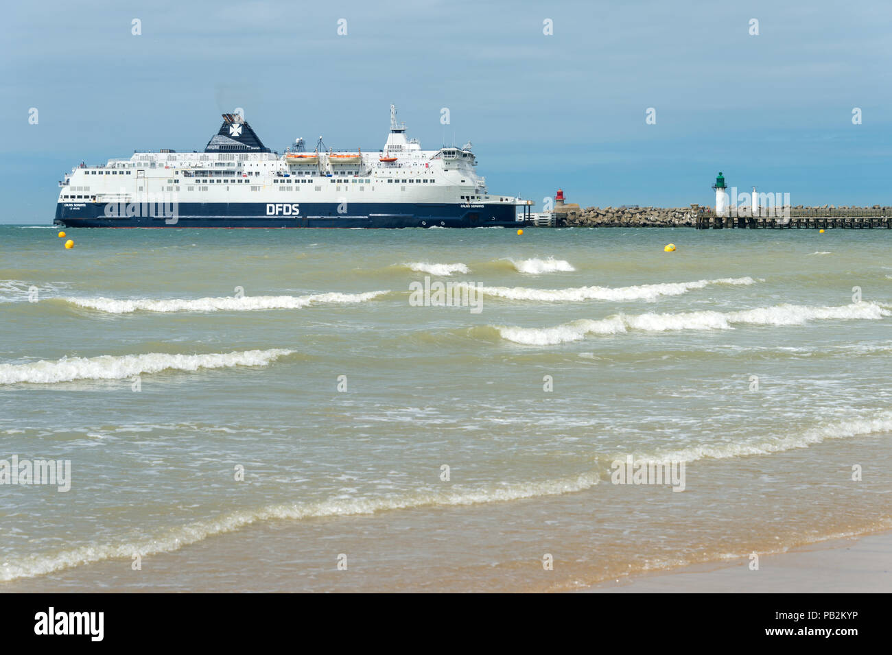 Cross harbor ferry hi-res stock photography and images - Alamy