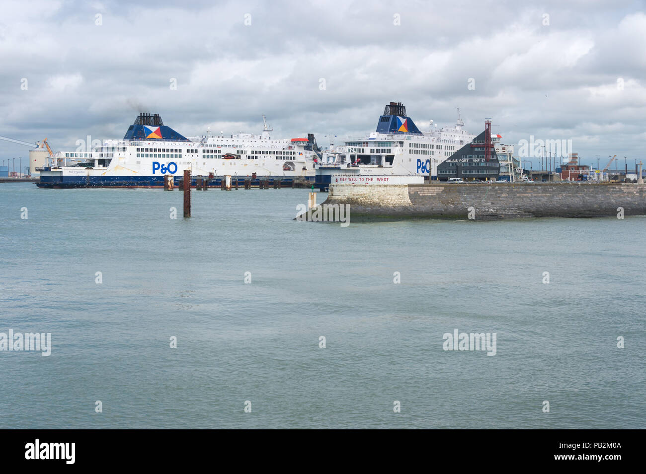 Cross channel ferries hi-res stock photography and images - Alamy