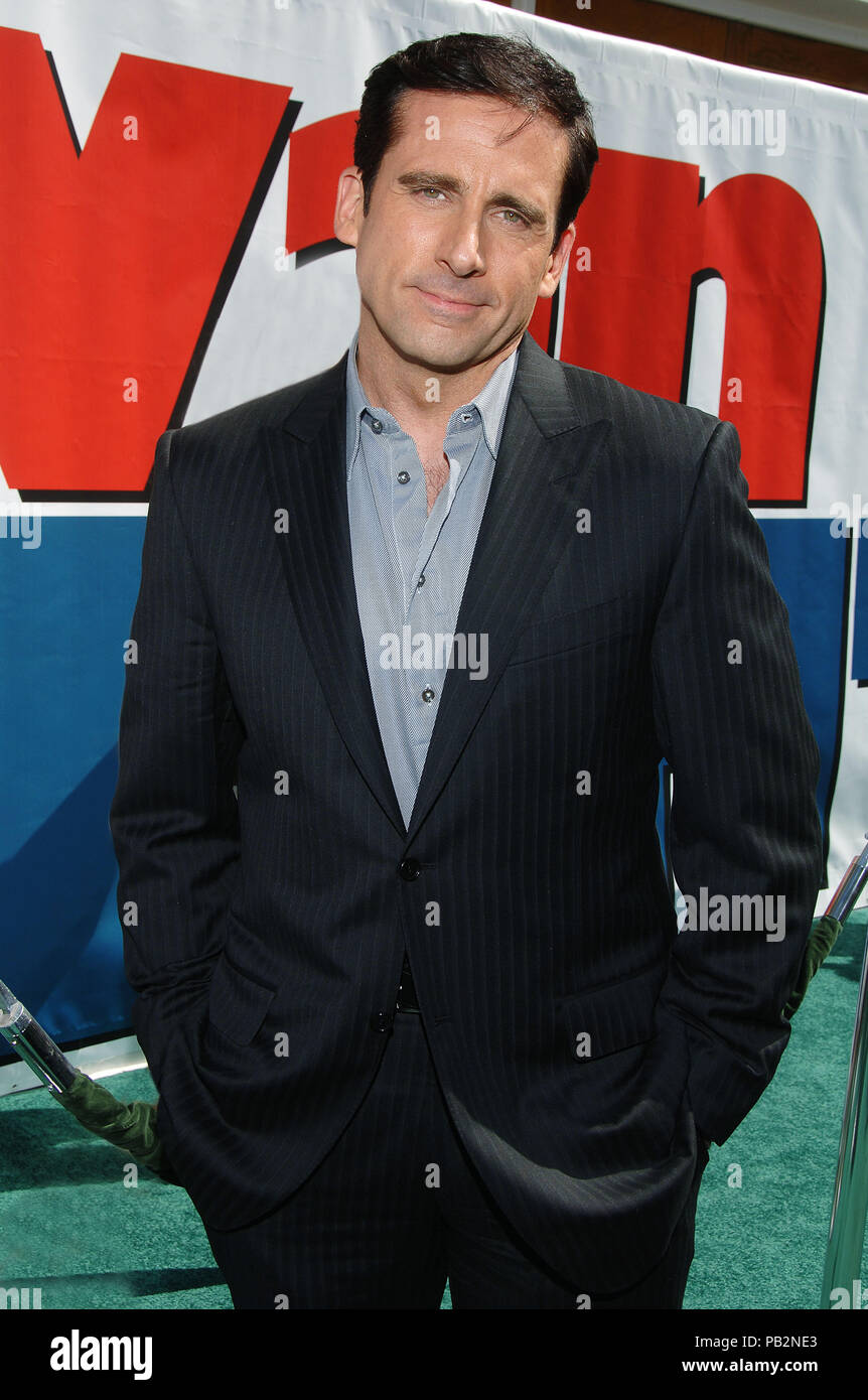Steve Carrell arriving at the EVAN ALMIGHTY Premiere at the Gibson ...
