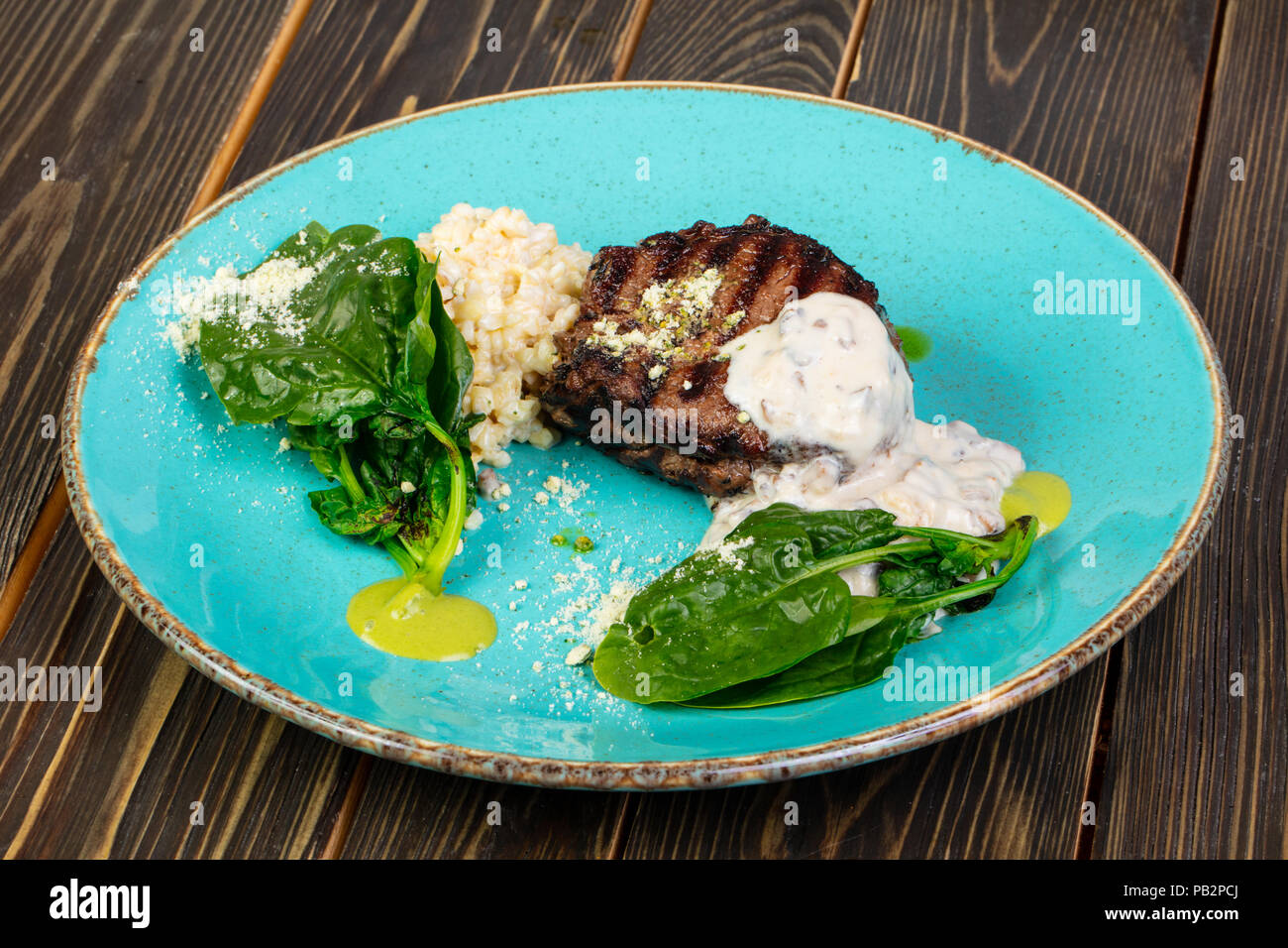 Grilled Steak minion with sauce Stock Photo - Alamy