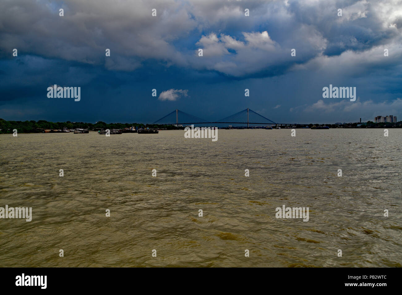 The Vivekananda Setu AKA Kolkata Shibpur Bridge Stock Photo - Alamy