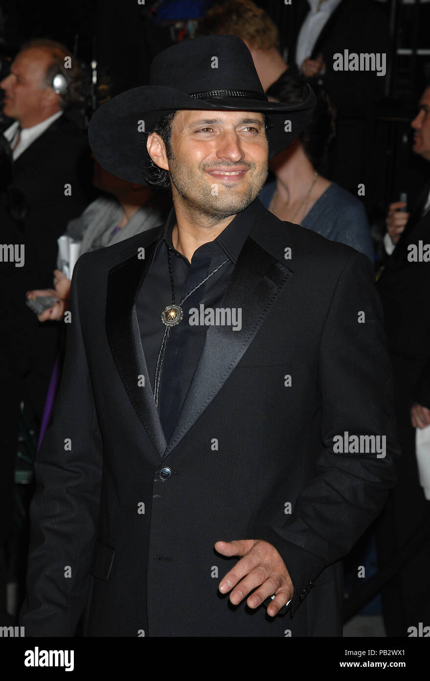 2009 three quarters smile hat hi-res stock photography and images - Alamy