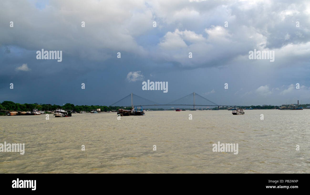 The Vivekananda Setu AKA Kolkata Shibpur Bridge Stock Photo - Alamy