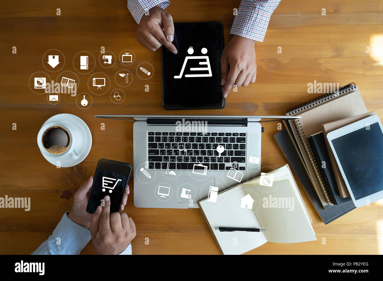 Business people use Technology E-commerce Internet Global Marketing ...