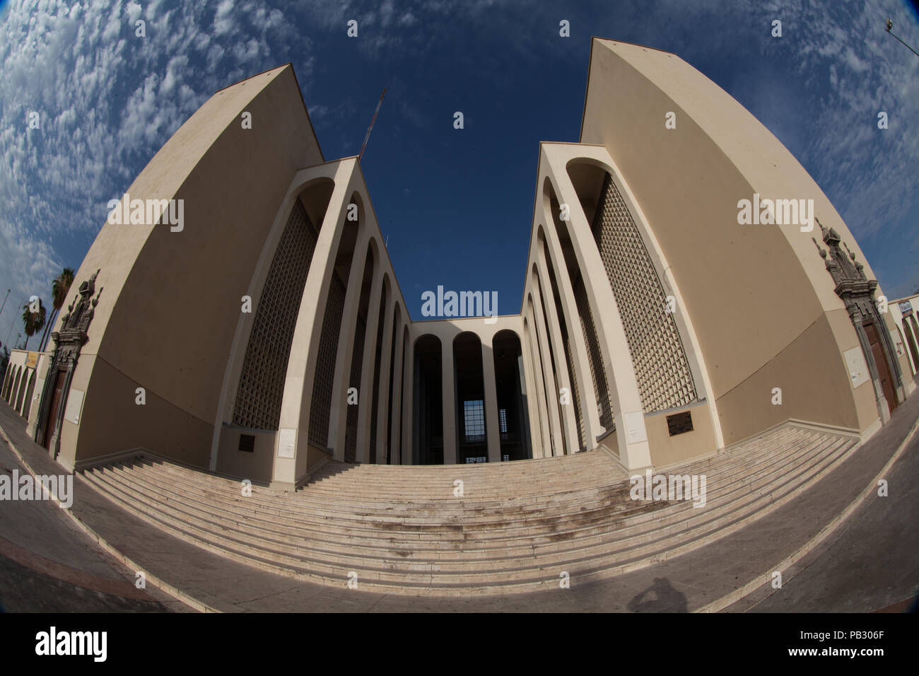 Rectory Building of the University of Sonora. Edificio de Rectoria de ...