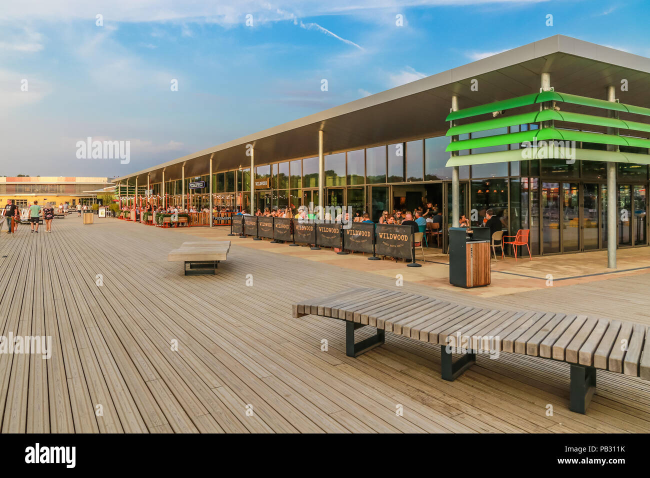 Busy restaurants on a hot summer evening Stock Photo - Alamy