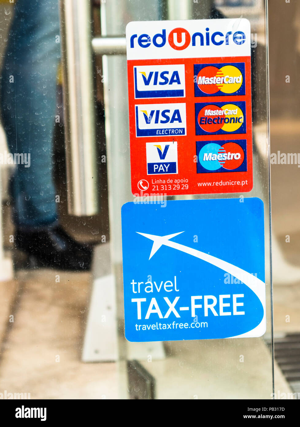 Sign depicting credit card accepted displayed on a shop window Stock ...