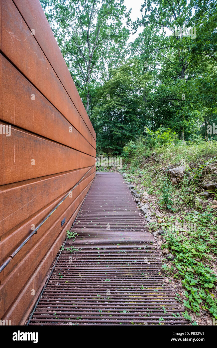 contemporary landscape architecture in the volcanic forest of La ...