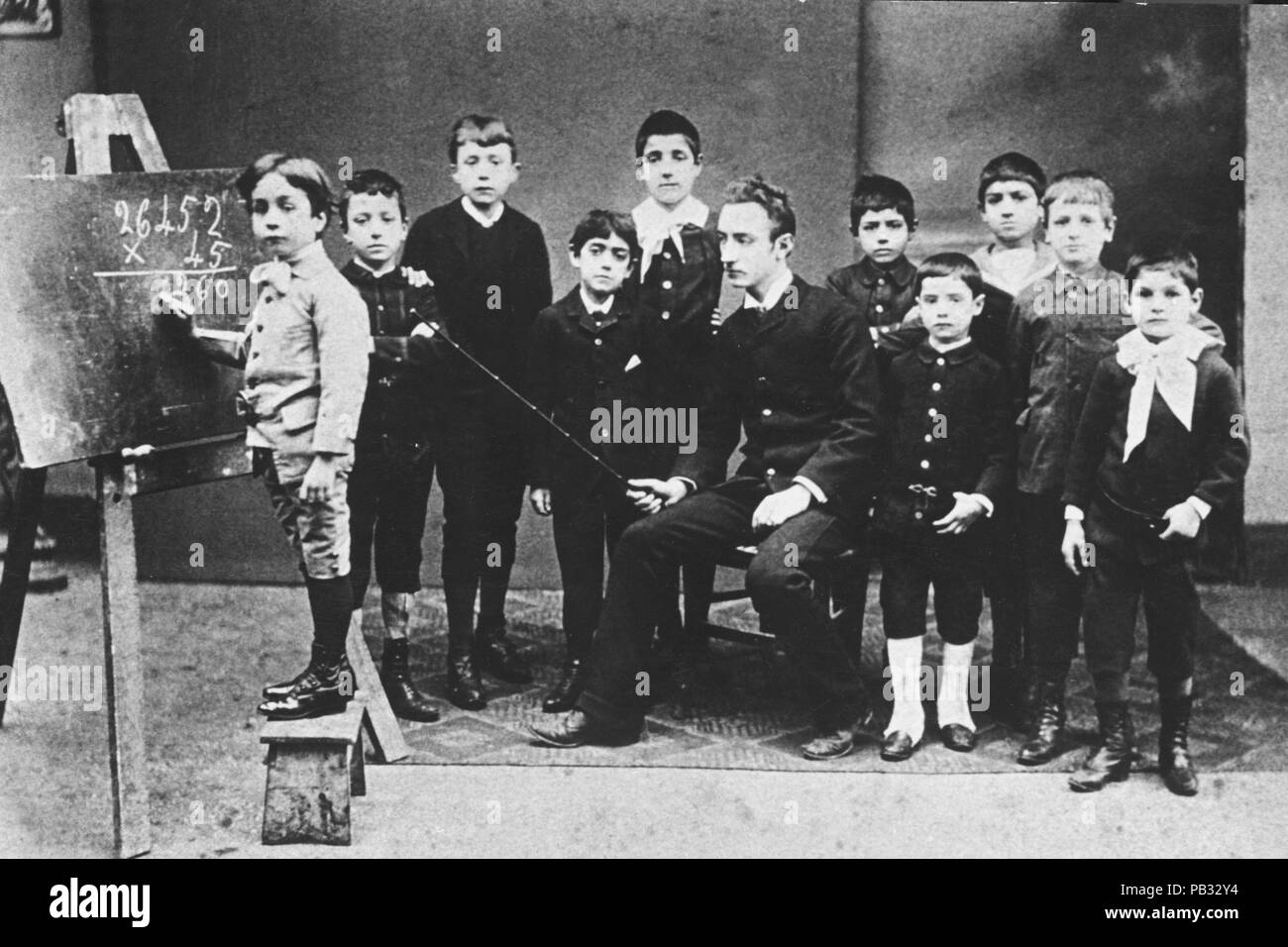 Vintage classroom hi-res stock photography and images - Alamy