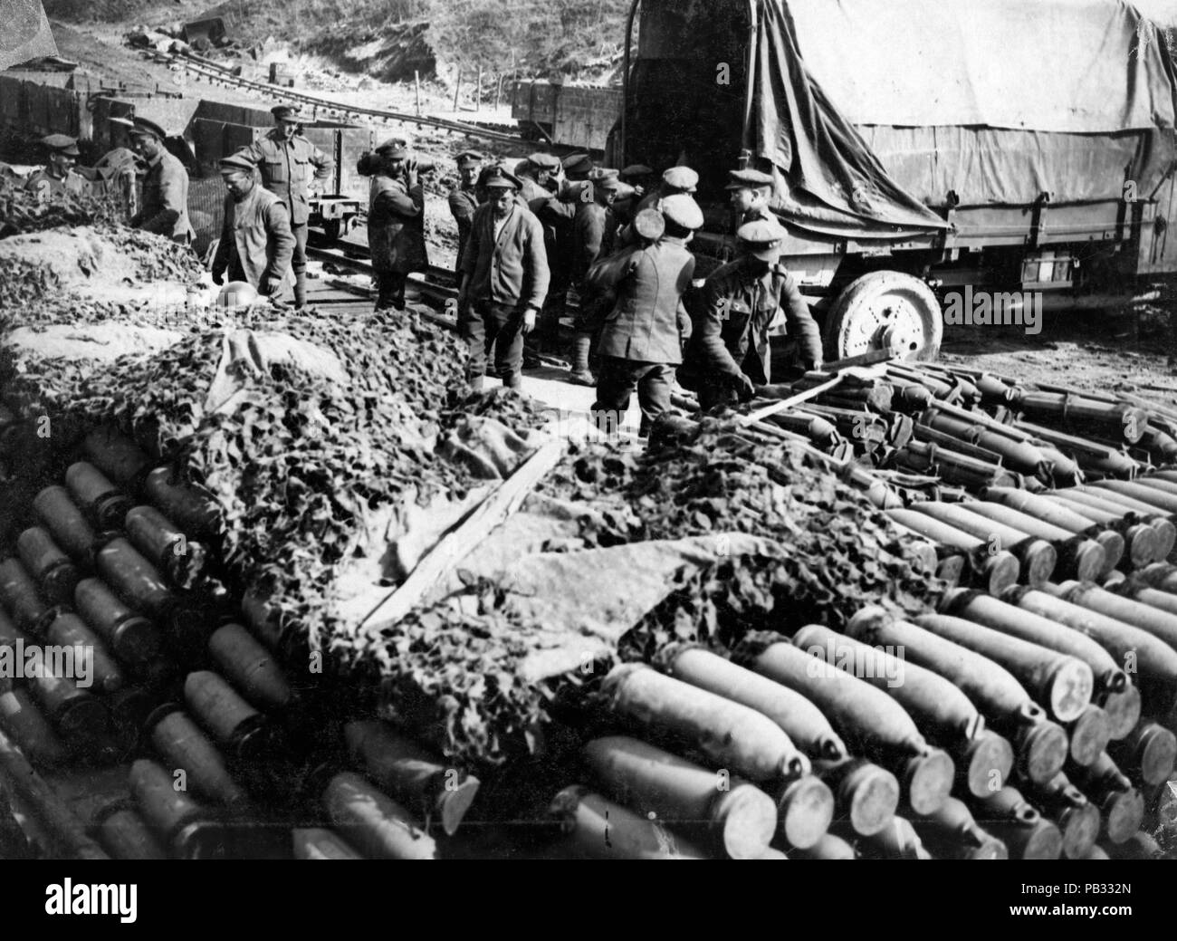 Official photograph taken on the British Western Front showing soldiers ...
