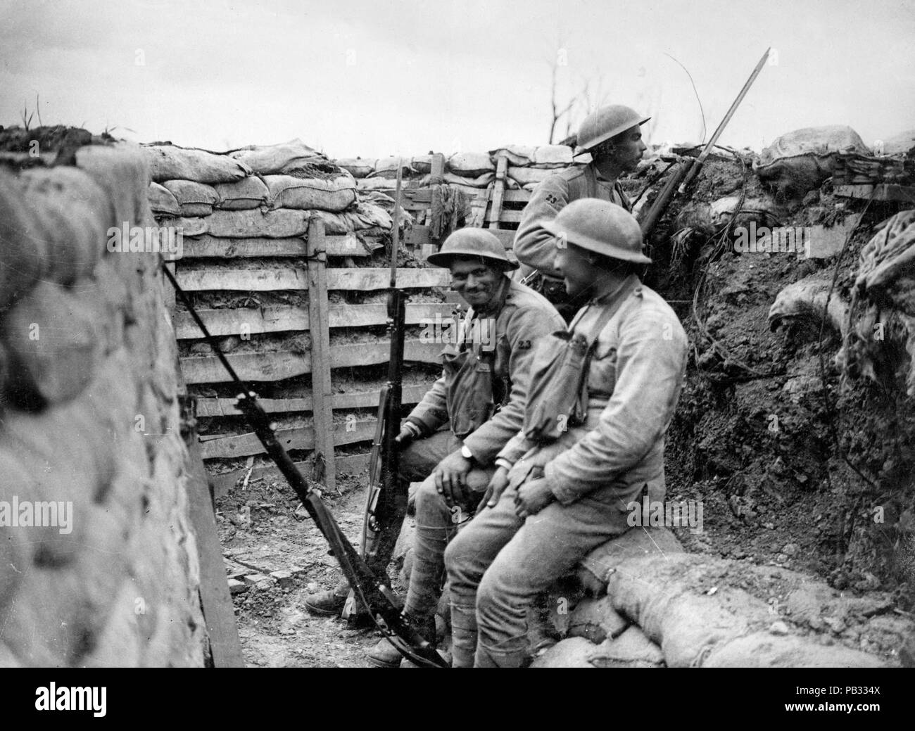 Official photograph taken on the British Western Front showing soldiers ...