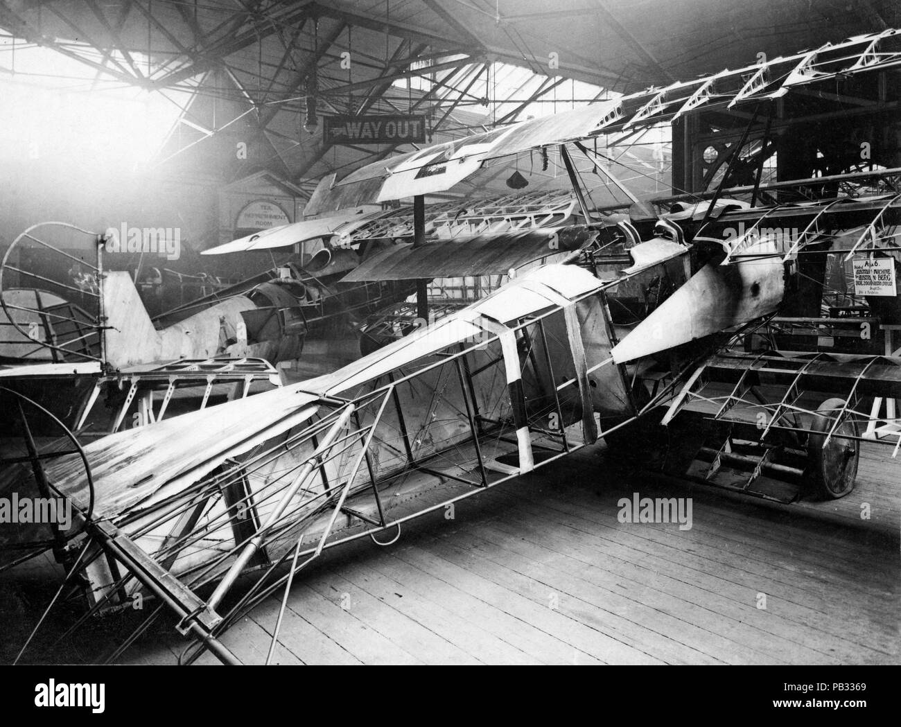 Royal flying corps 1917 plane Black and White Stock Photos & Images - Alamy