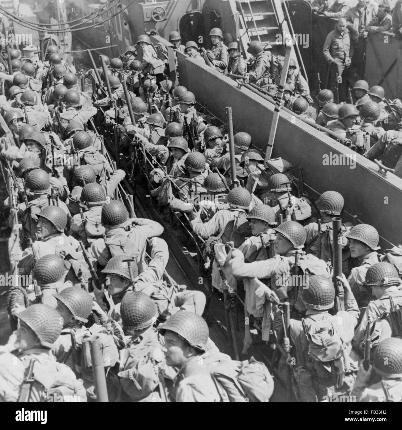 World War II, American soldiers ready to land in Normandy Stock Photo ...